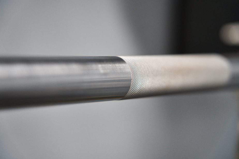 Barbell knurl. What it is and how to pick the best one for you.